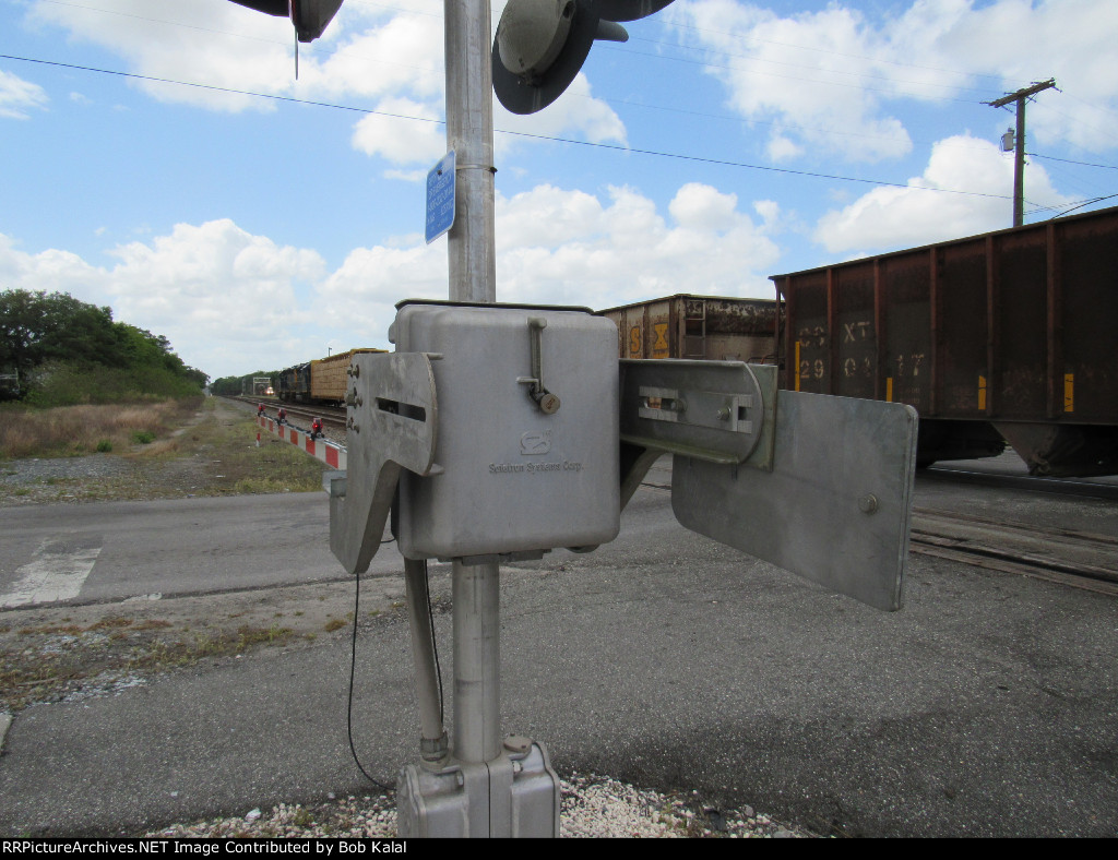 CSX 6011 CSX 6408 crossing Lynum Street